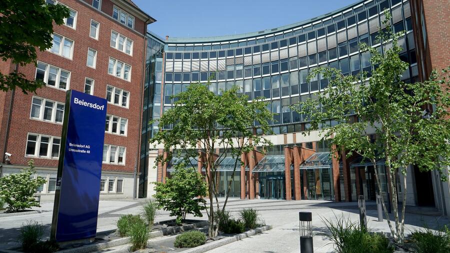 Beiersdorf: Chef Vincent Warnery warnt vor weiteren Preiserhöhungen