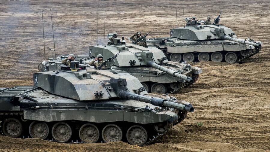 Ukraine – Lage am Morgen: Selenski freut sich über britische Panzer